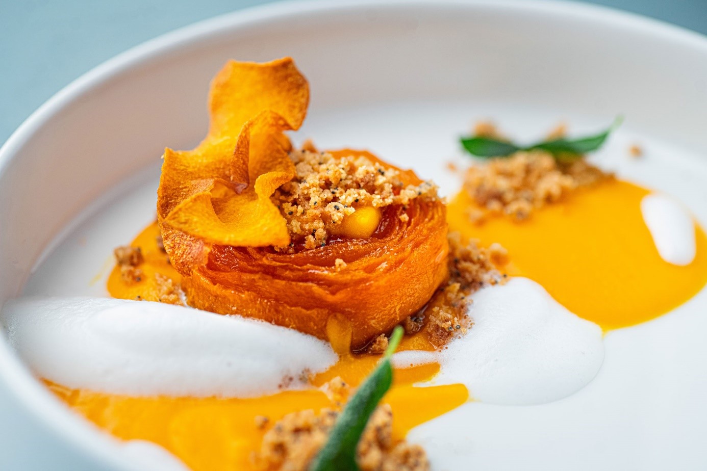 Przepis na danie z dyni: dyniowe medaliony z kruszonką i mleczną pianką